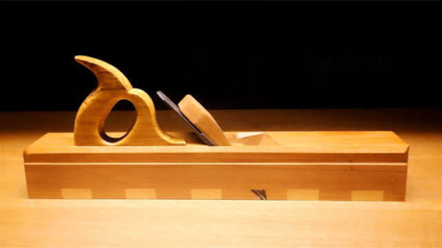 老师傅制作木刨,没想到世上竟有如此高超的手艺