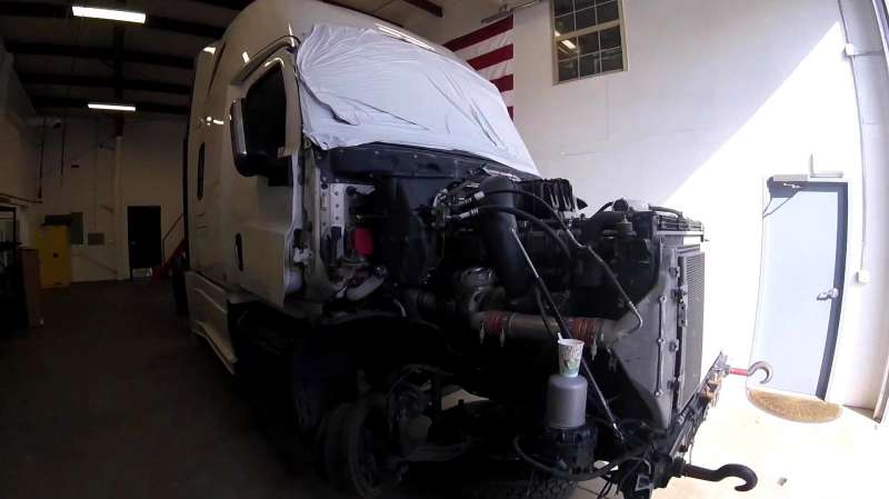 严重受损的福莱纳长头卡车,修好后直接送进二手车市场出售