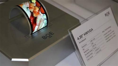 比A4纸还薄,弯成环也不会破?中国新型玻璃火了!轿车都撞不碎