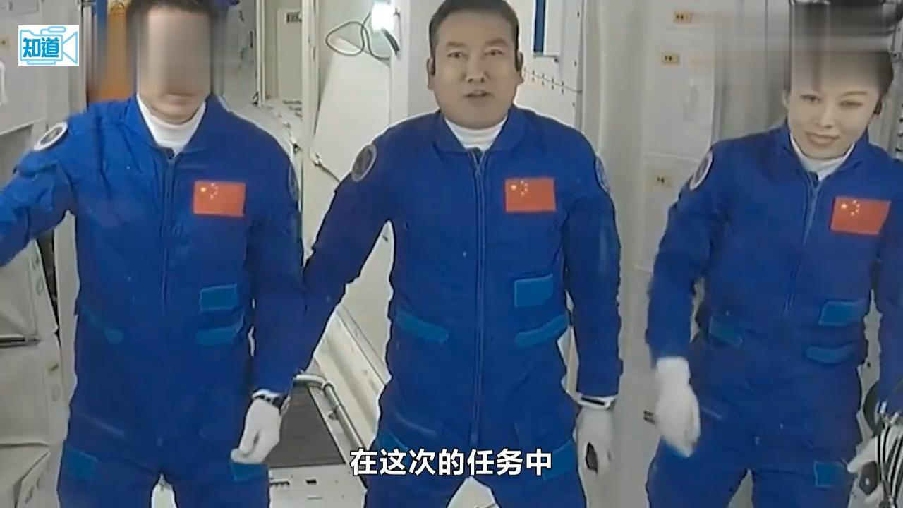 神舟十三号发射成功,翟志刚带笔墨砚纸上飞船,自揭一大作用