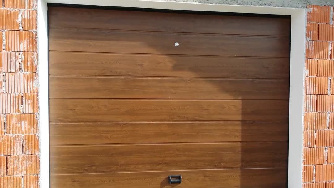 仿木纹样式。电动遥控车库门#车库门 #卷帘门 #卷闸门