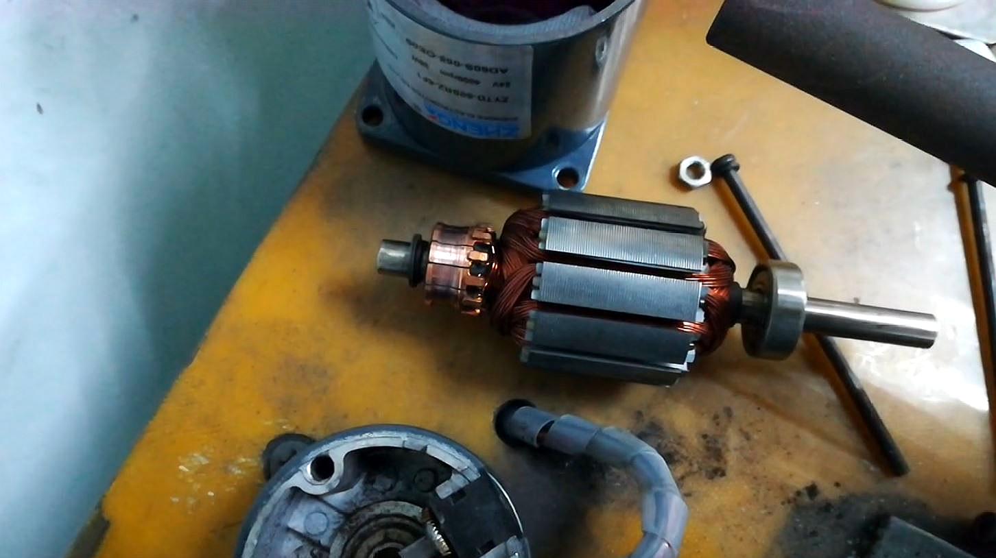 直流电机时不时地自停,原以为碳刷接触不好,结果有些意外