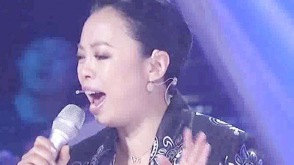 黄绮珊和韩红对唱《离不开你》,嗨唱全场,互相彪高音