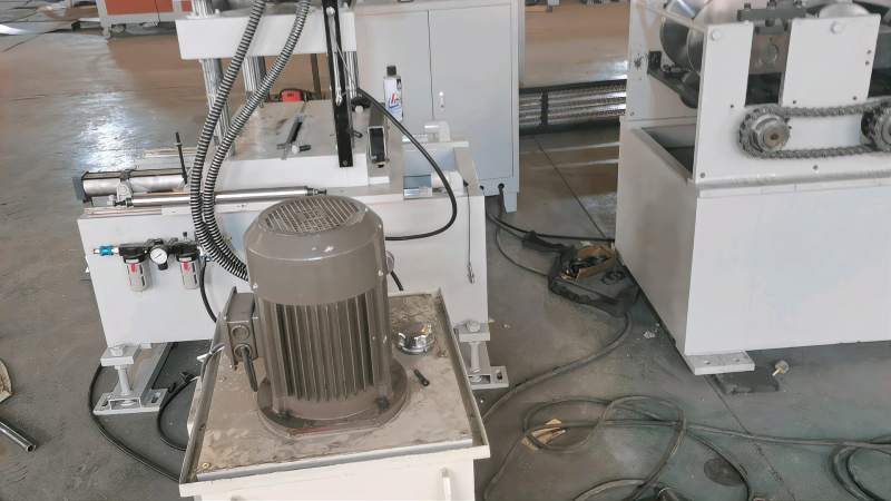 配电箱全自动成型设备生产线 配电箱全自动生产设备视频博凌冷弯