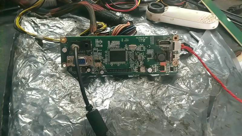 网友发来的,显示器裸机主板维修