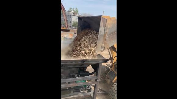 变形计之石头变砂子!#砂石设备##制砂机#