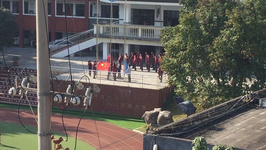 国旗班训练日常,升国旗是庄严的仪式,马马虎虎遭老师严厉的批评