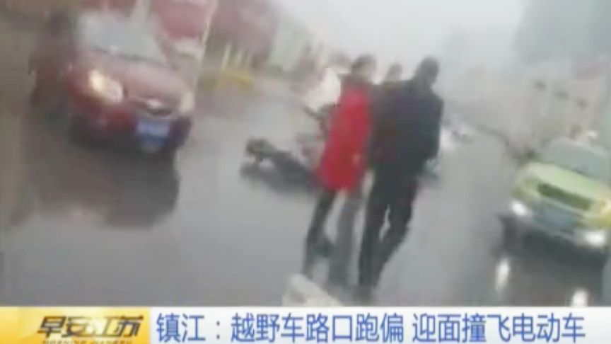 两车都是左转弯,越野车撞飞电动车10米,民警:越野车负全部责任