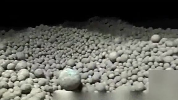 山洞探险发现大量未打磨珍珠