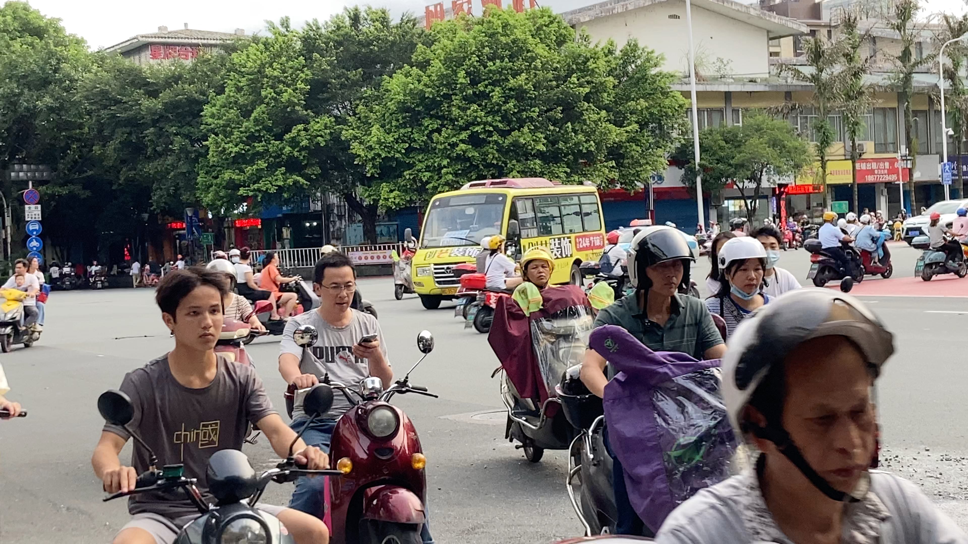 桂林的电动车太多了吧 我直接怕了