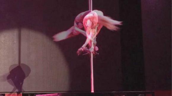 满洲里套娃广场诠释城会玩:边吃俄餐边欣赏顶级钢管舞