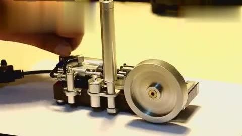 能变速的小蒸汽机模型,这个做玩具简直太好玩了!