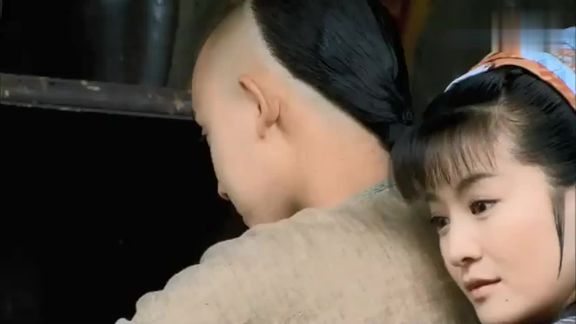还珠格格:小燕子拦腰抱住永琪深情表白,永琪开心极了终于在一起