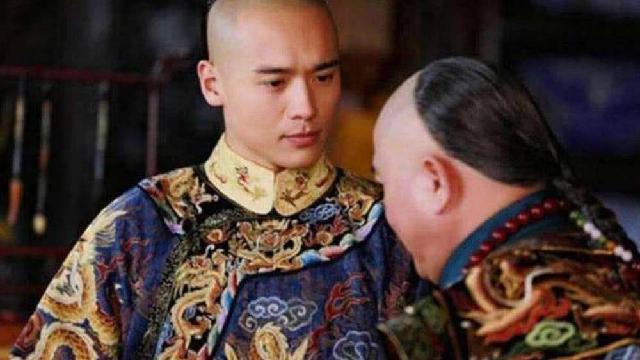 他自称正统大清皇室后代还留辫子,为保血脉纯正,拒绝娶普通女子