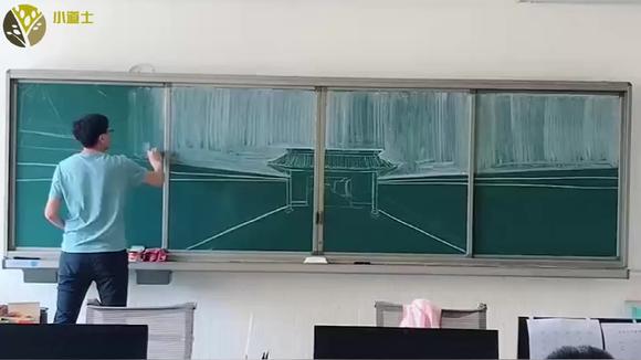 学校新招的男美术老师,在黑板上用粉笔画的图很漂亮,网友:高手