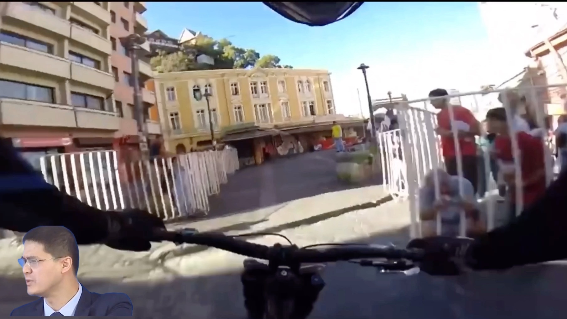 张三版耍把戏 莫名的协调感