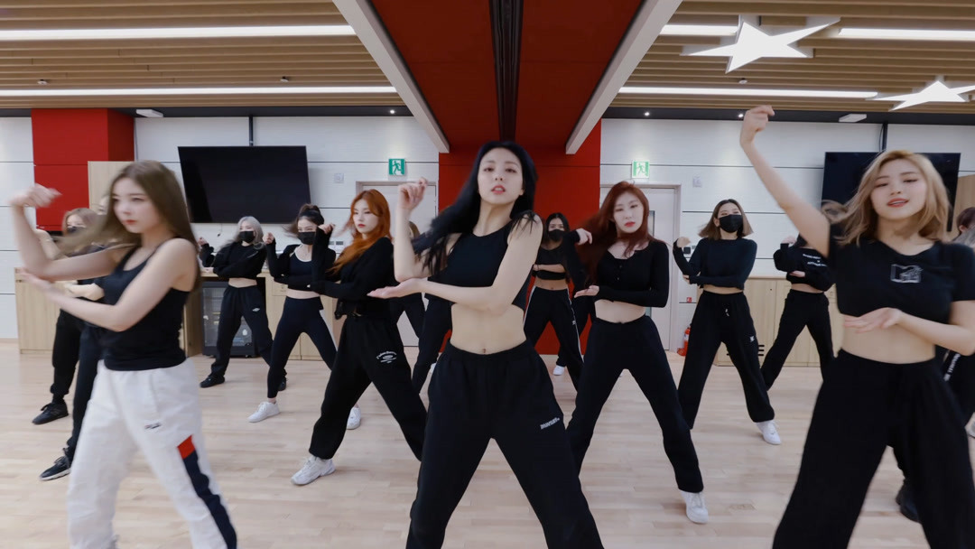 韩国女子演唱组合ITZY (首尔音乐奖版)。