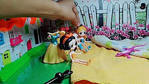 是谁在挠贝儿的脚心