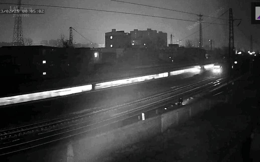 [好货]附挂轨检的Z162次列车通过薛店站