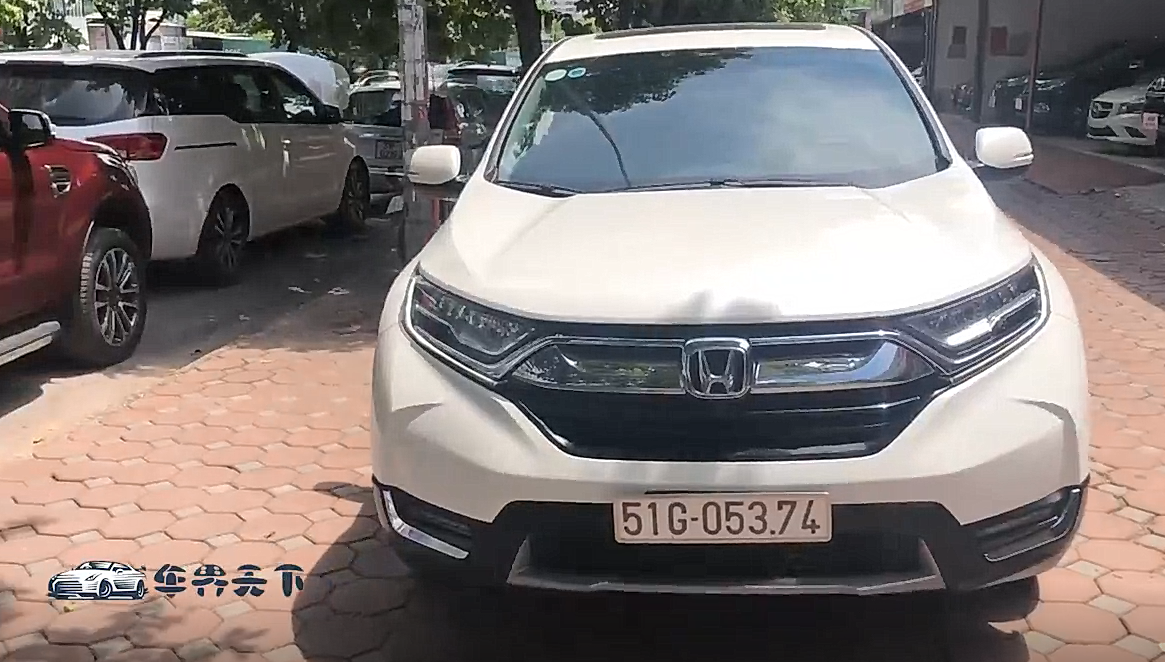 新车到店,2021款本田CRV七座版实拍,按下钥匙打开车门,真帅气