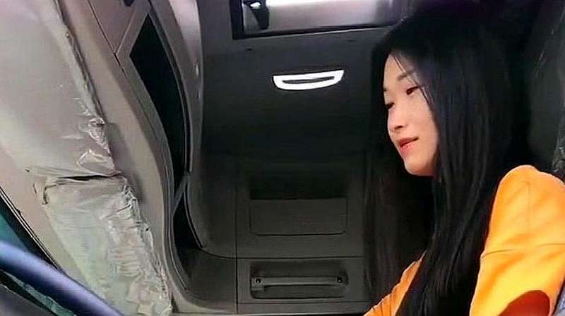 货车女司机朵朵,试驾自动挡欧曼,车友们感觉这车怎么样?