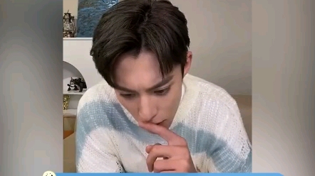 王鹤棣用计算器弹诀爱 真的很幼稚诶你!