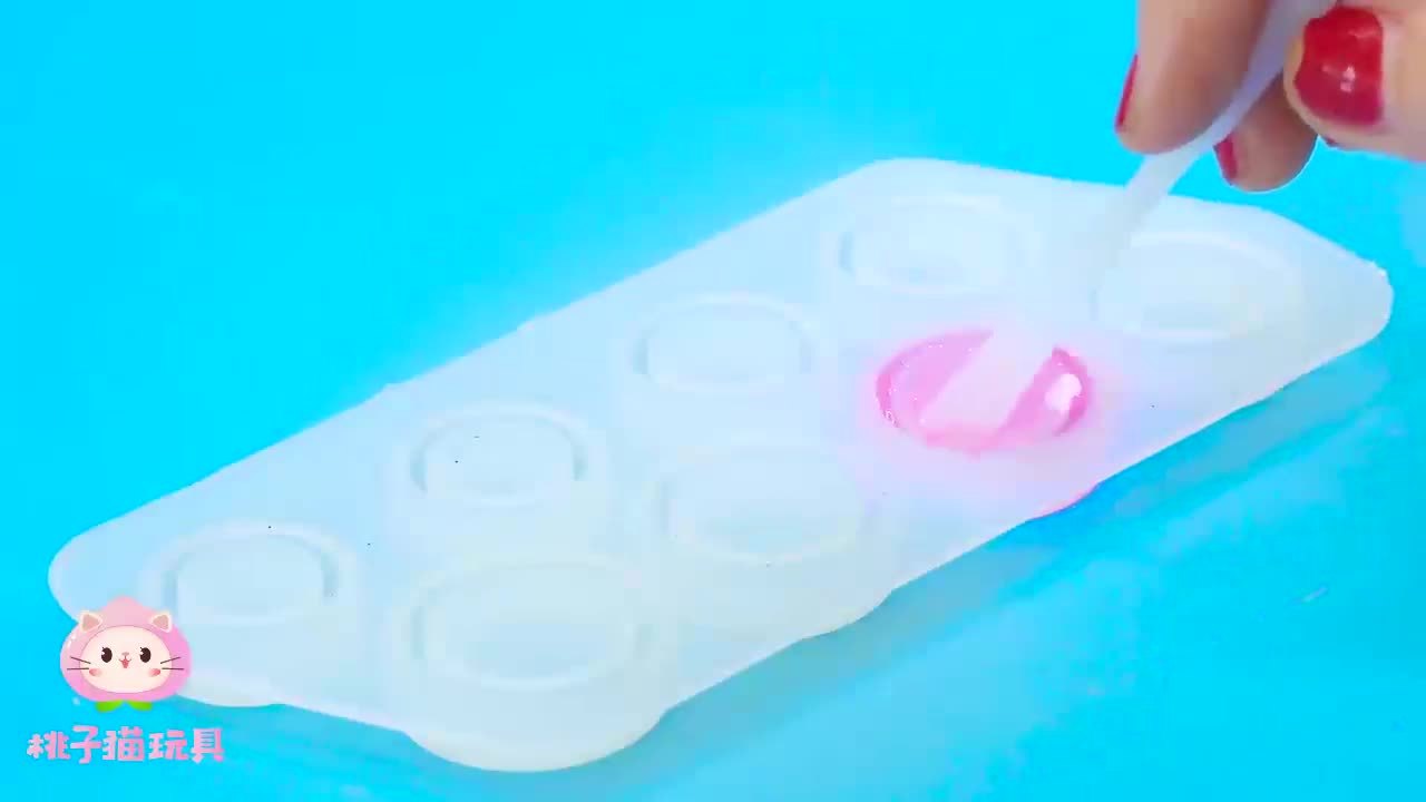 生活用品:闹钟、牙刷、牙膏、水彩笔和颜料