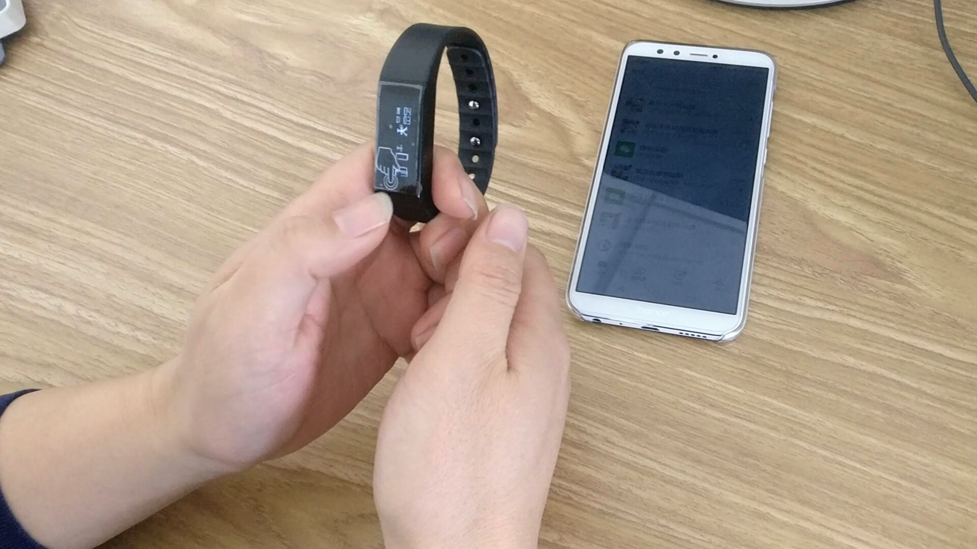 趣联手环连接微信运动