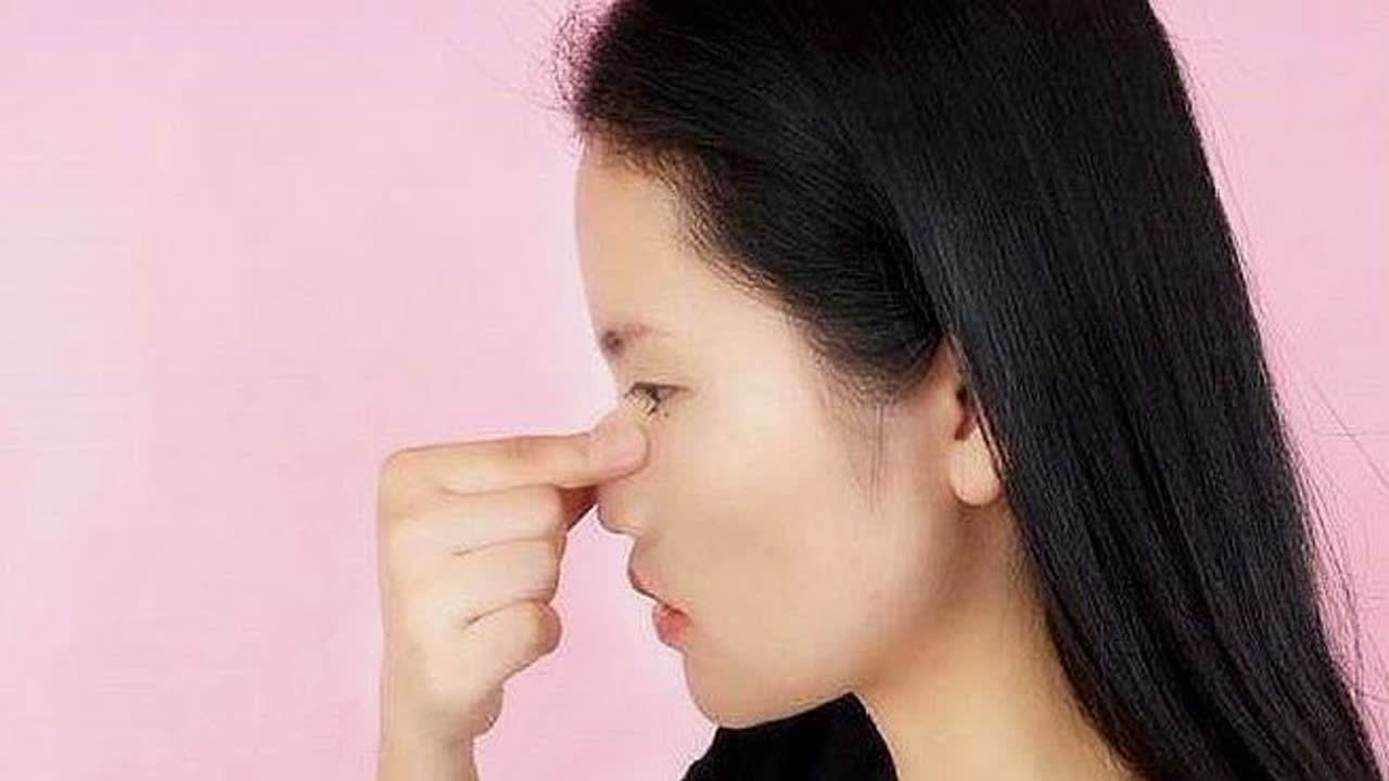 流鼻血时,只需按住这个部位3分钟,就能快速止血,实用