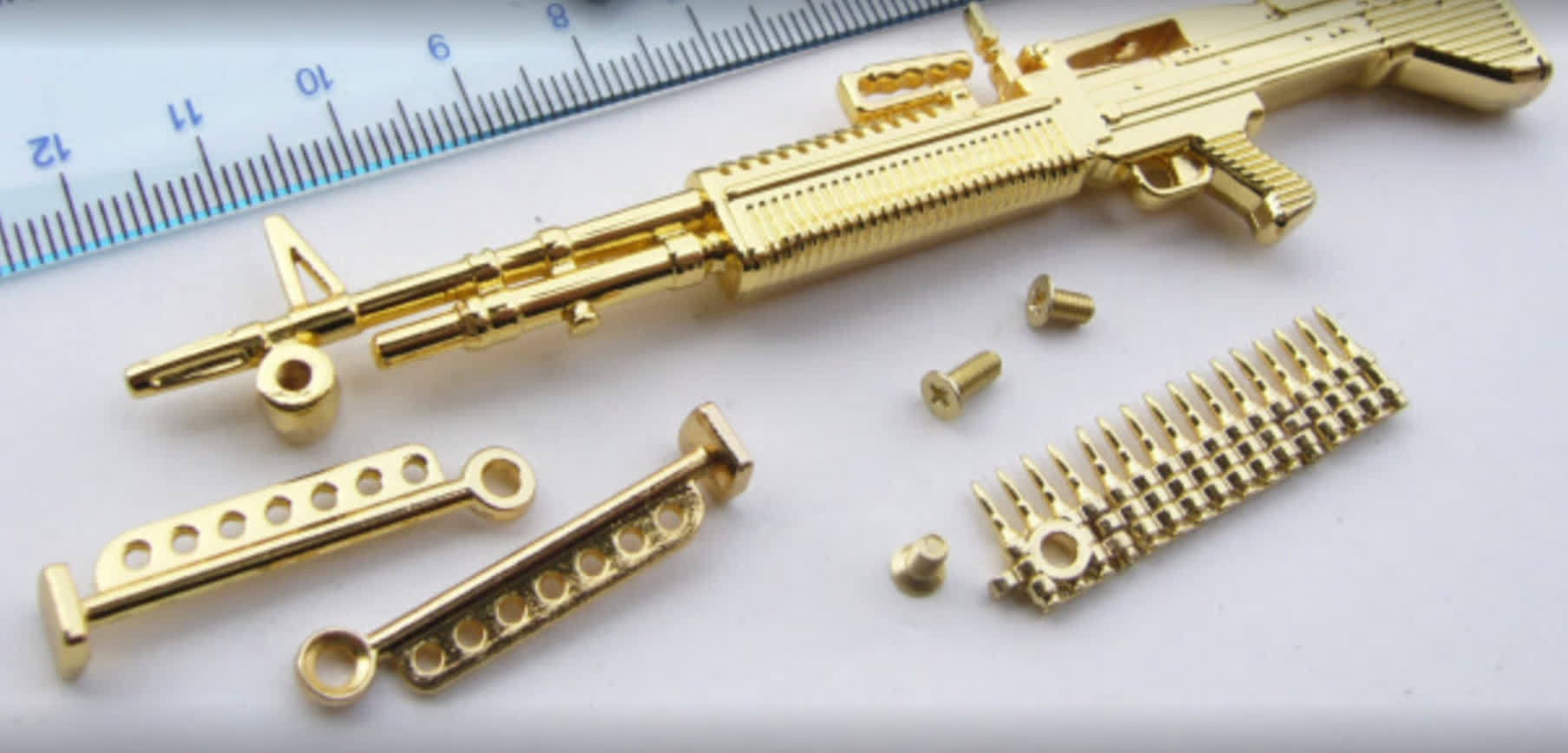 为什么黄金枪支不能使用?小伙亲自体验,看完背后一凉!