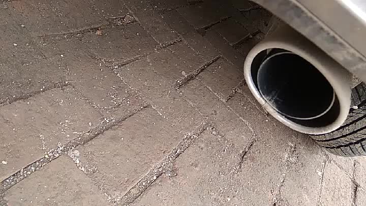 这是车尾气排放筒啊。【来自懂车帝车友圈】