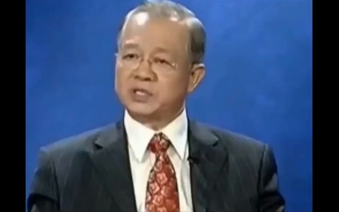 曾仕强:“告诉我们未来的发展制造业与服务业哪个重要”