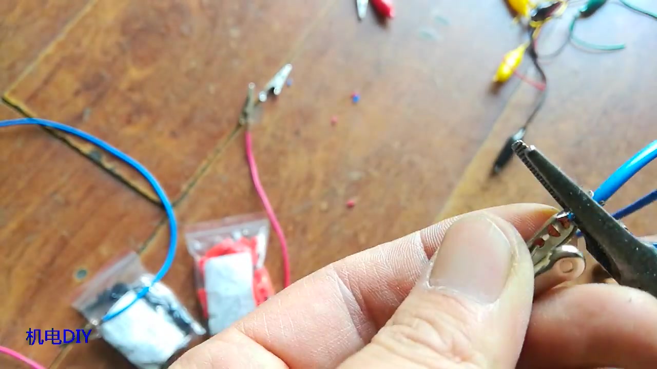 电动车电池容量不同串联放电的电压差别