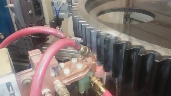 做一个超级大齿轮,是一个个齿轮铣出来的!