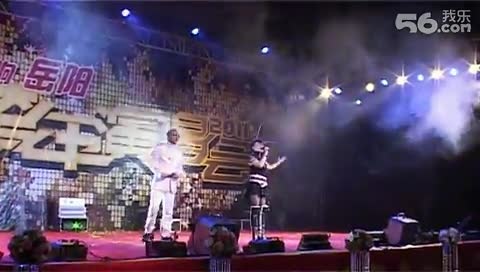 凤凰传奇模仿秀岳阳演唱会现场自由飞翔