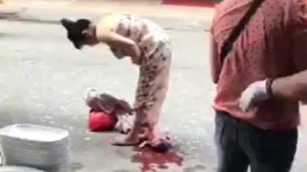 惊险某孕妇走在大街上站着生孩子