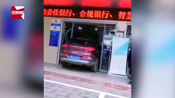 10月23日,湖北荆门。上午十点许,一车主去荆门农商行漳河支行办理...