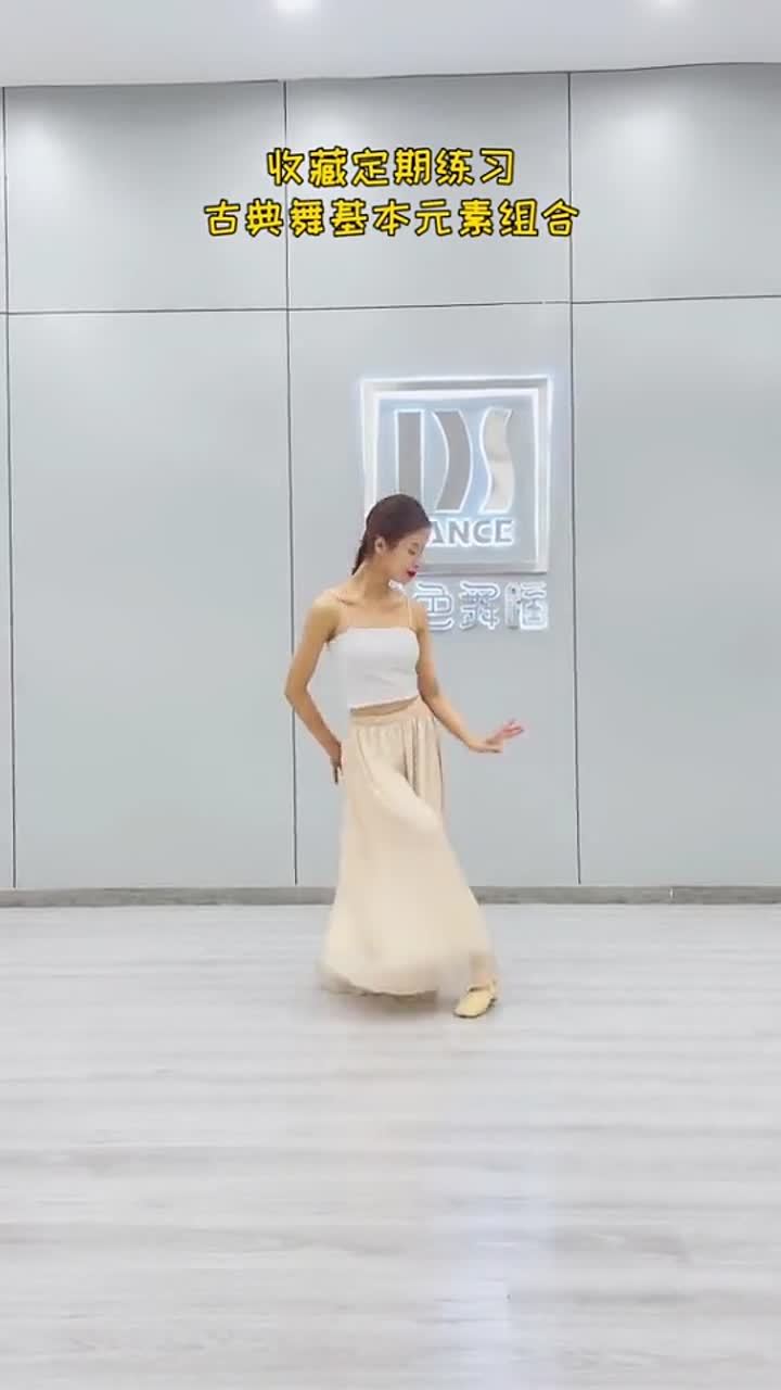 有粉丝问汉服模特走秀有什么舞蹈动作可以借鉴