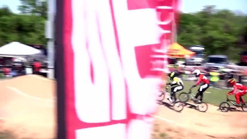 美国联赛山地障碍竞速单车赛,车手们个个技艺高超