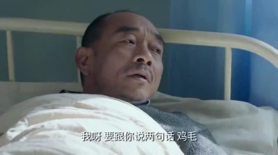 电视剧:鸡毛飞上天,养父好言相劝,养子女友认钱不认人,养子好纠结!