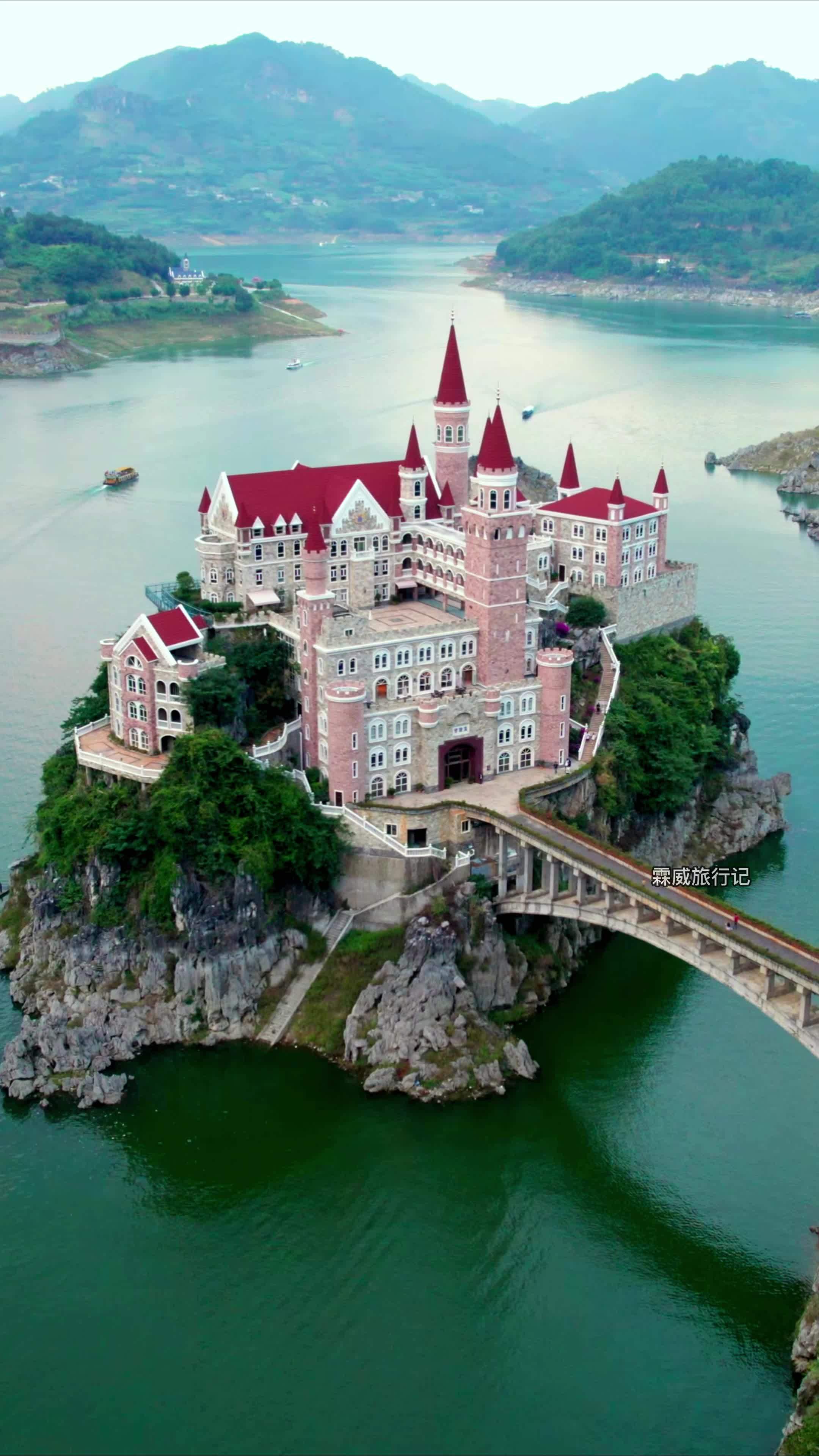 这是童话世界里的梦幻城堡,耗资2.4亿打造,与世隔绝,美得像一处仙境 #...