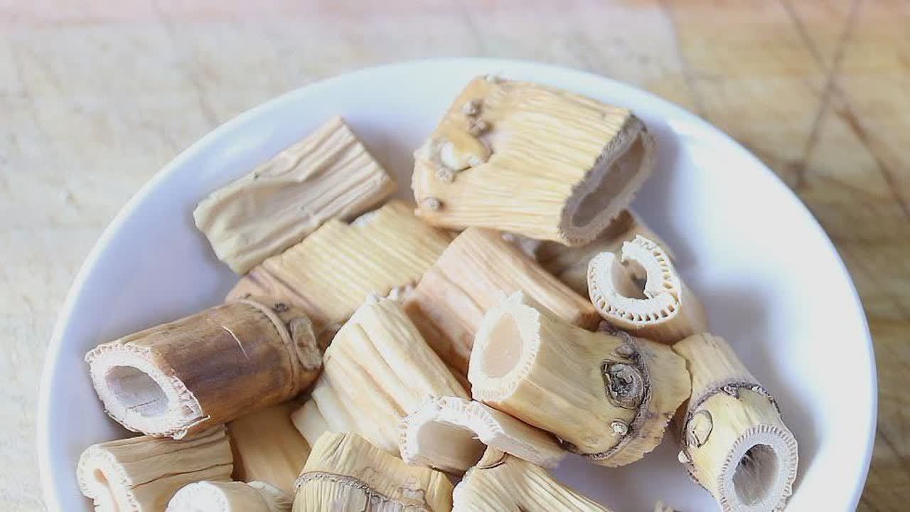 清热润肺、清心除烦,1种草根煮水喝,身体越来越健康!