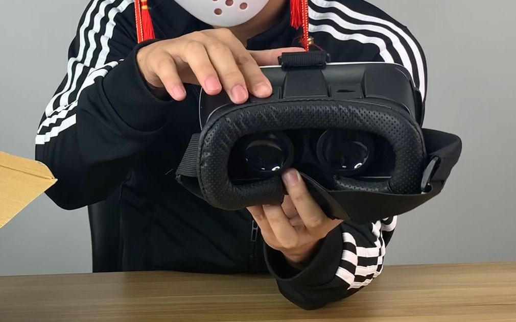 测评好物“VR眼镜”,曾经几百元的高科技,现只值二两猪肉的价钱