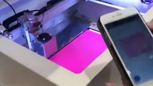 任何图案都能雕刻,任何材料都能用,这款雕刻机独一无二