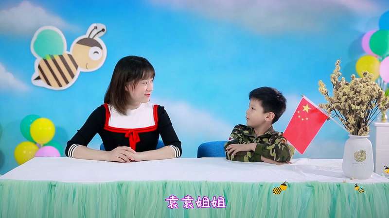 国庆节将至,爱国的小朋友们快来一起自制国旗学习升旗仪式吧!