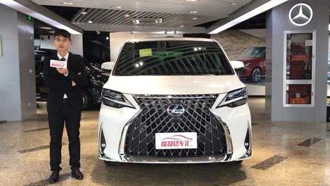陆地最强商务车,LM300h七座版本,内饰的皮料真叫一个舒服