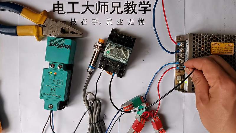 固态继电器怎么工作?原来用几节干电池就能控制,太安全了