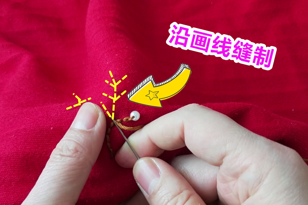 珍珠项链断了别扔?穿起来钉在旧毛衣上,不仅效果时尚,还超灵动