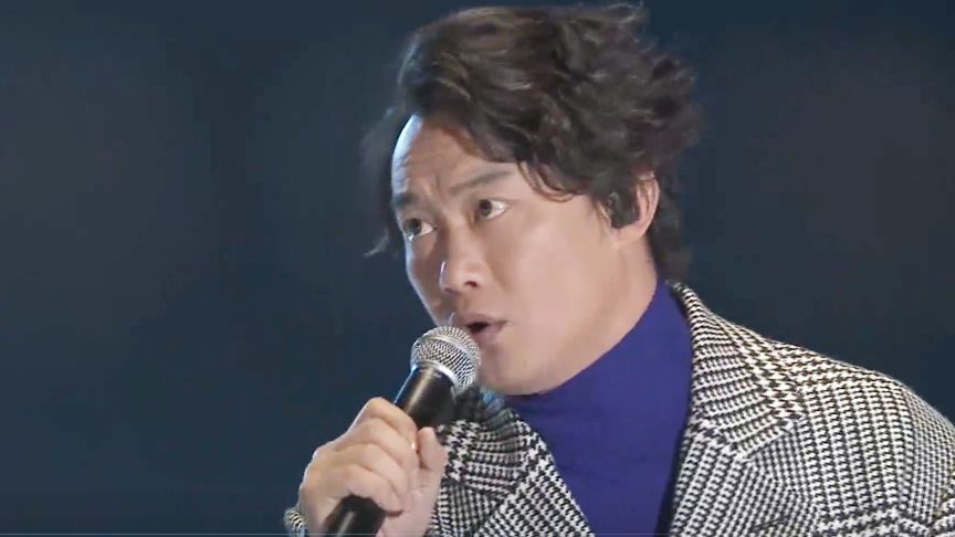 华晨宇演唱《我管你》,现场飙高音,台下韩国爱豆听的张大了嘴巴