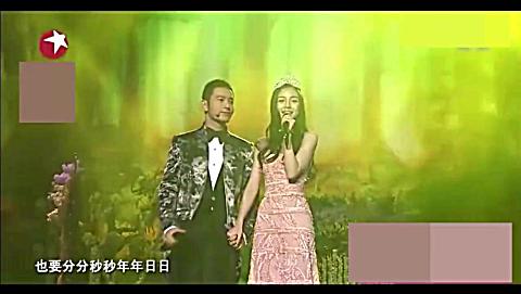 演唱会 黄晓明杨颖亲密互动狂撒狗粮, 唱歌还挺好听的